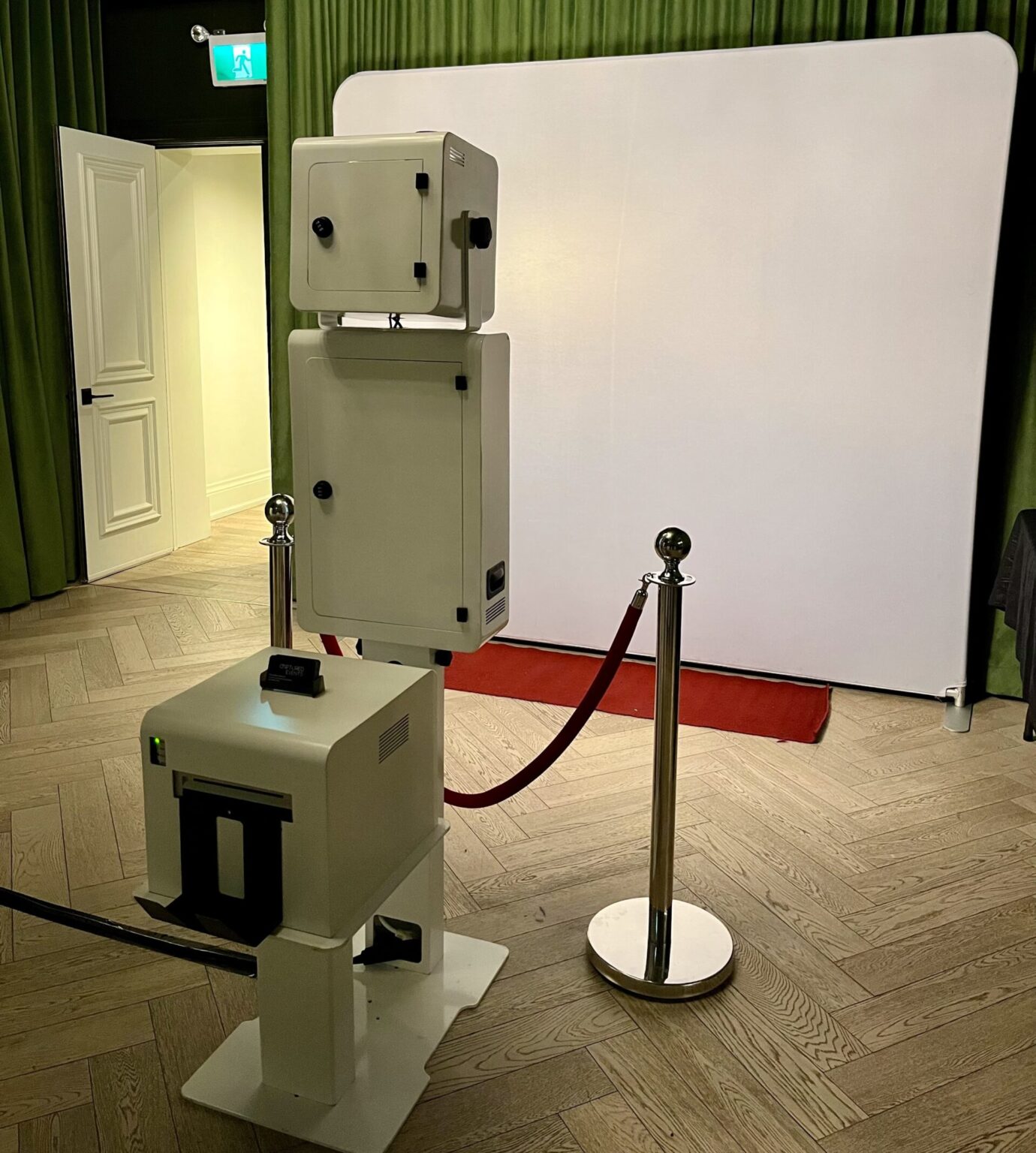 Open Concept Photo Booth Pod - Captured Events